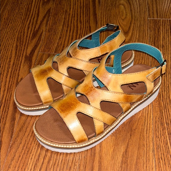 ROAN | Shoes | Roan By Bed Stu Centrist Wedge Sandals Womens Size 8 Tan ...